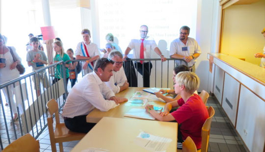 Xavier Bettel a visité le projet "Mini-Lënster" - Lëtzebuerger Gemengen